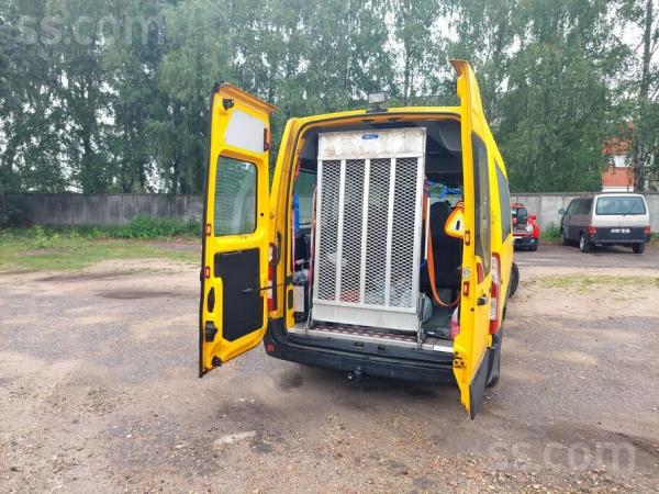 Yellow Renault Master 2016 in Riga, with an engine capacity of 2.30 L and mileage of 676 thousand km for 9000 €, photo 5 on AUTOMOTO.COM.LV