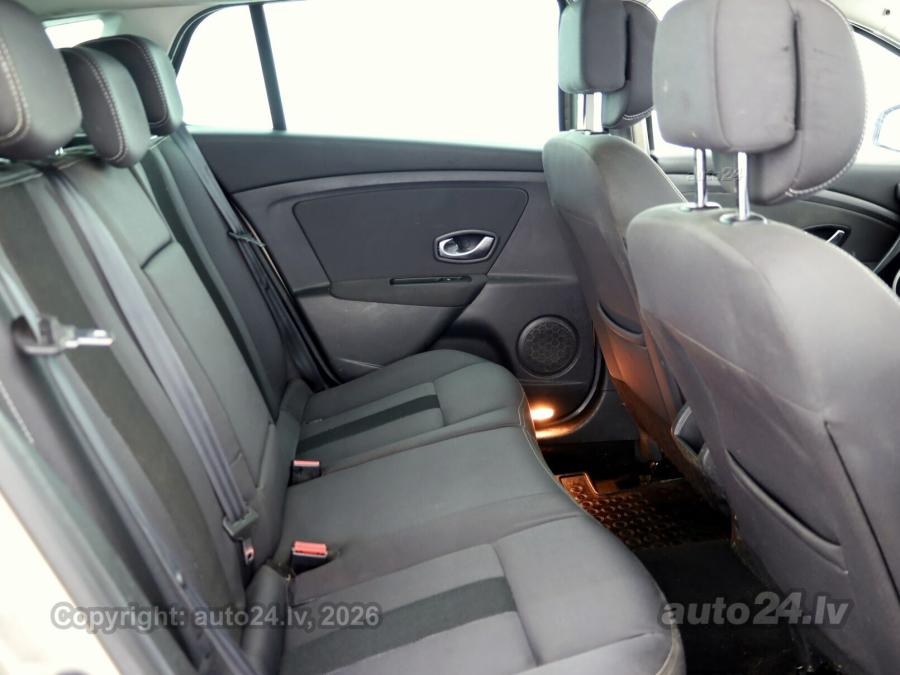 Beige Renault Megane 2011 in Tallinn, with an engine capacity of 1.60 L and mileage of 157 thousand km for 2499 €, photo 8 on AUTOMOTO.COM.LV