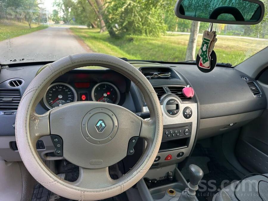 Melns Renault Megane 2004 Liepāja, ar dzinēja tilpumu 1.90 L un nobraukumu 240 tūkst. km par 1500 €, foto 12 vietnē AUTOMOTO.COM.LV