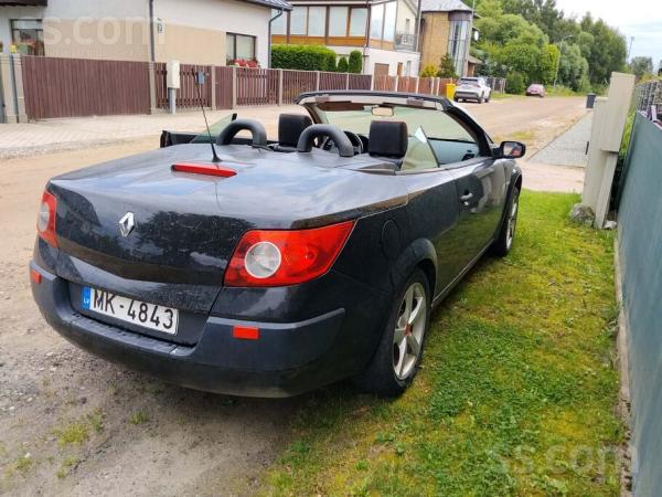 Black Renault Megane 2004 in Liepaja, with an engine capacity of 1.60 L and mileage of 283 thousand km for 2100 €, photo 8 on AUTOMOTO.COM.LV