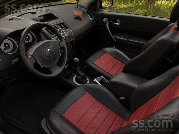 Black Renault Megane 2005 in Daugavpils, with an engine capacity of 1.90 L and mileage of 258 thousand km for 3100 €, photo 9 on AUTOMOTO.COM.LV