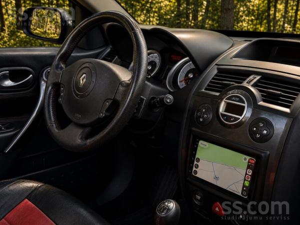 Black Renault Megane 2005 in Daugavpils, with an engine capacity of 1.90 L and mileage of 258 thousand km for 3100 €, photo 10 on AUTOMOTO.COM.LV