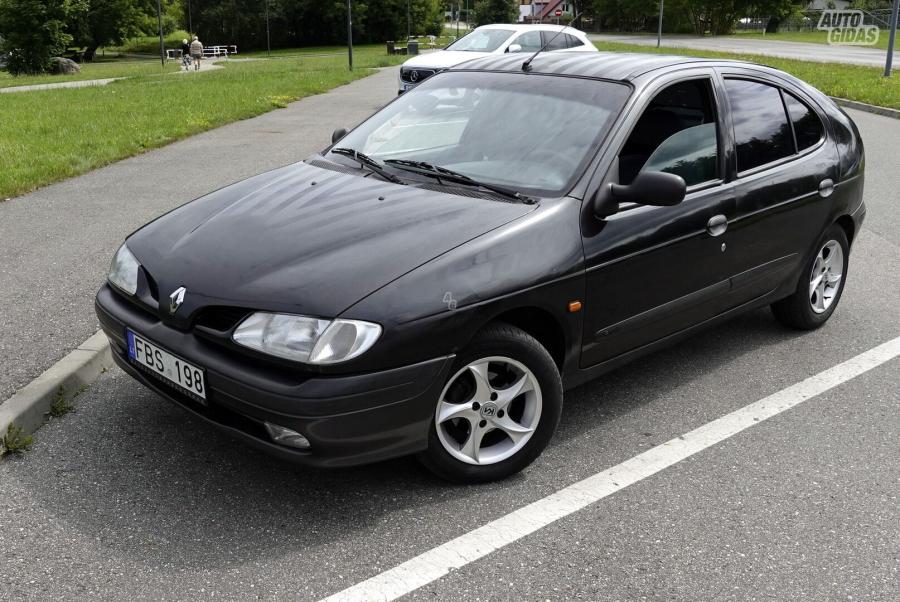 Black Renault Megane 1996 in Panevezys, with an engine capacity of 1.60 L and mileage of 260 thousand km for 600 €, photo 1 on AUTOMOTO.COM.LV