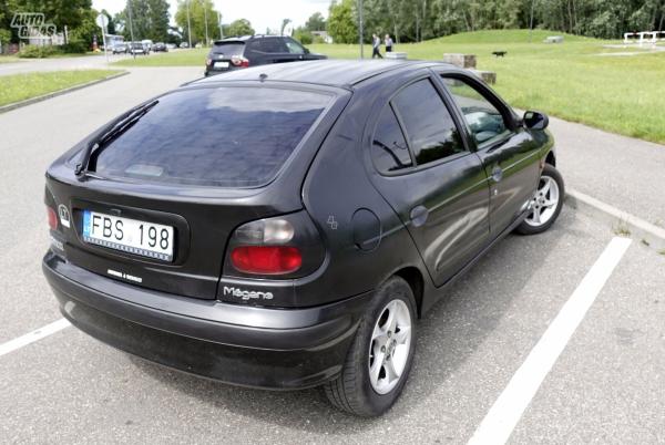 Melns Renault Megane 1996 Panevēža, ar dzinēja tilpumu 1.60 L un nobraukumu 260 tūkst. km par 600 €, foto 3 vietnē AUTOMOTO.COM.LV