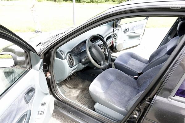Melns Renault Megane 1996 Panevēža, ar dzinēja tilpumu 1.60 L un nobraukumu 260 tūkst. km par 600 €, foto 5 vietnē AUTOMOTO.COM.LV
