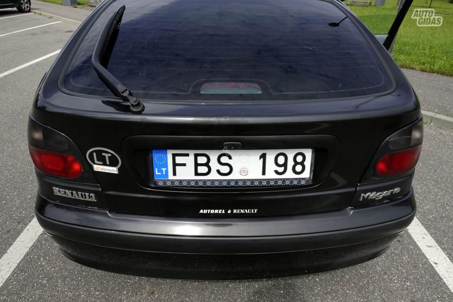 Black Renault Megane 1996 in Panevezys, with an engine capacity of 1.60 L and mileage of 260 thousand km for 600 €, photo 18 on AUTOMOTO.COM.LV