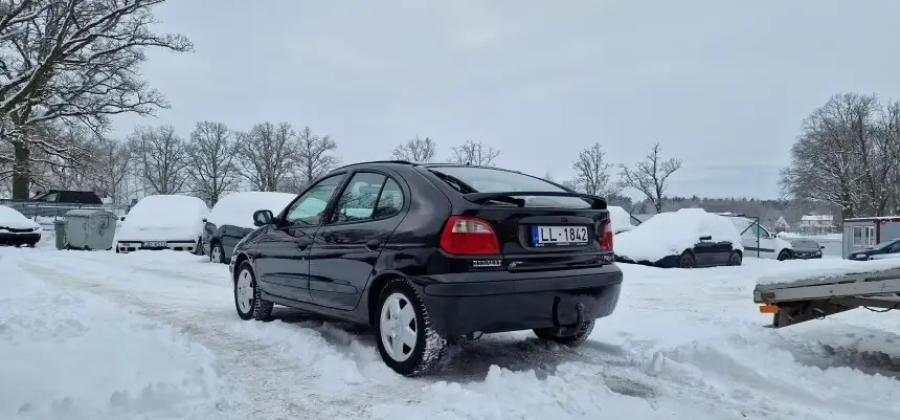Черный Рено Меган 1999 в Валмиера, объемом двигателя 1.60 л и пробегом 159 тыс. км за 1500 €, фото 6 на AUTOMOTO.COM.LV