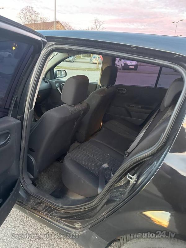 Melns Renault Megane 2003 Tallina, ar dzinēja tilpumu 1.50 L un nobraukumu 0 tūkst. km par 1499 €, foto 8 vietnē AUTOMOTO.COM.LV
