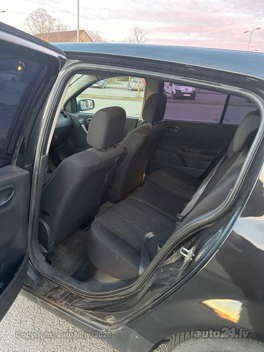 Melns Renault Megane 2003 Tallina, ar dzinēja tilpumu 1.50 L un nobraukumu 0 tūkst. km par 1499 €, foto 9 vietnē AUTOMOTO.COM.LV