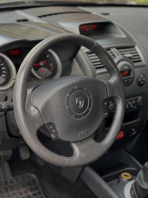 Melns Renault Megane 2004 Rīga, ar dzinēja tilpumu 1.90 L un nobraukumu 317 tūkst. km par 1850 €, foto 8 vietnē AUTOMOTO.COM.LV