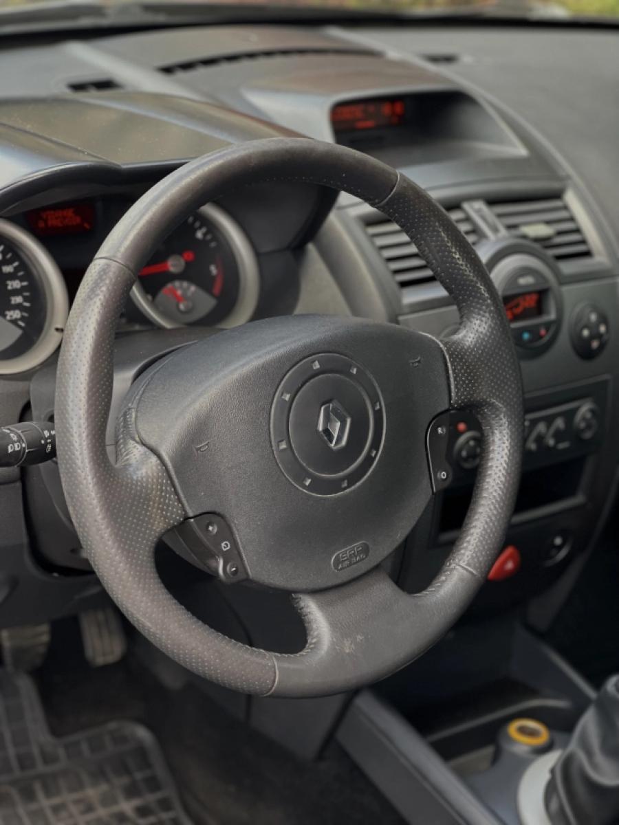 Melns Renault Megane 2004 Rīga, ar dzinēja tilpumu 1.90 L un nobraukumu 317 tūkst. km par 1850 €, foto 8 vietnē AUTOMOTO.COM.LV