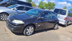 Black Renault Megane 2005 in Vilnius, with an engine capacity of 1.60 L and mileage of 203 thousand km for 899 €, photo 3 on AUTOMOTO.COM.LV