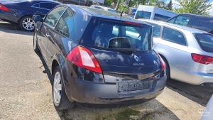 Black Renault Megane 2005 in Vilnius, with an engine capacity of 1.60 L and mileage of 203 thousand km for 899 €, photo 4 on AUTOMOTO.COM.LV