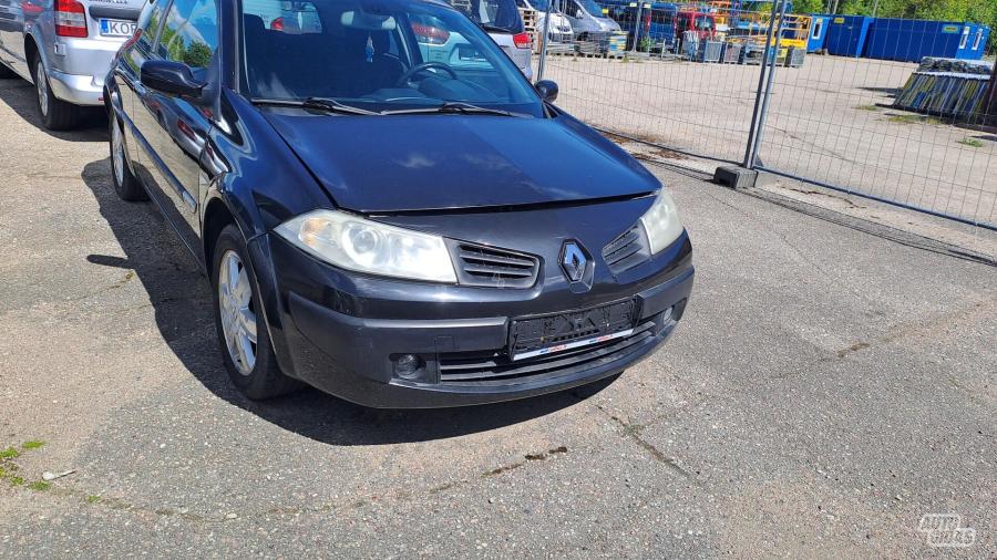 Black Renault Megane 2005 in Vilnius, with an engine capacity of 1.60 L and mileage of 203 thousand km for 899 €, photo 5 on AUTOMOTO.COM.LV