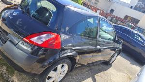 Black Renault Megane 2005 in Vilnius, with an engine capacity of 1.60 L and mileage of 203 thousand km for 899 €, photo 9 on AUTOMOTO.COM.LV
