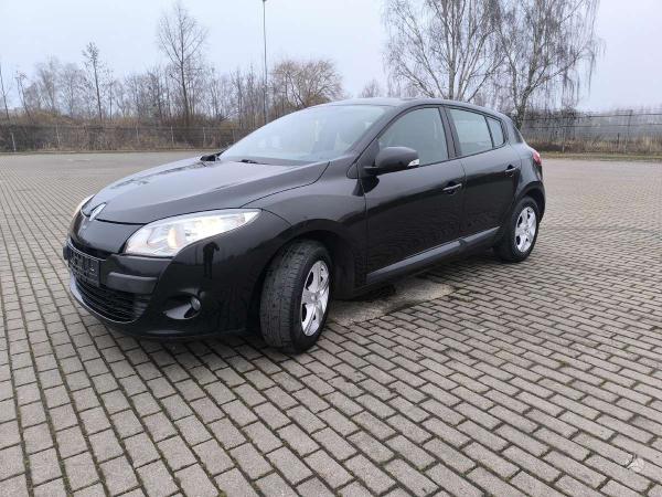 Black Renault Megane 2009 in Marijampole, with an engine capacity of 1.60 L and mileage of 141 thousand km for 2999 €, photo 2 on AUTOMOTO.COM.LV