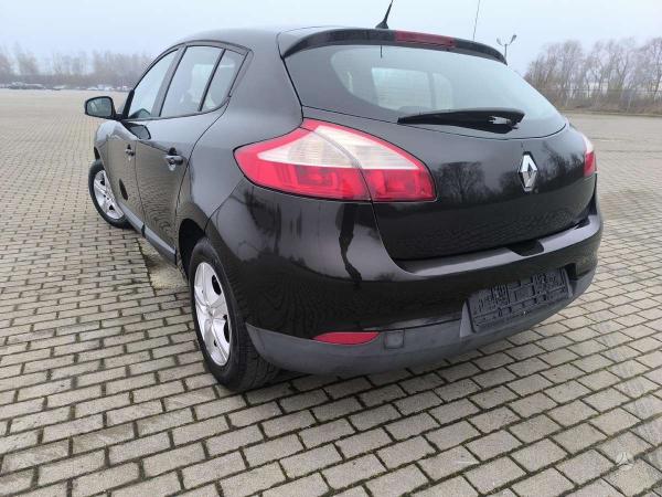Black Renault Megane 2009 in Marijampole, with an engine capacity of 1.60 L and mileage of 141 thousand km for 2999 €, photo 5 on AUTOMOTO.COM.LV