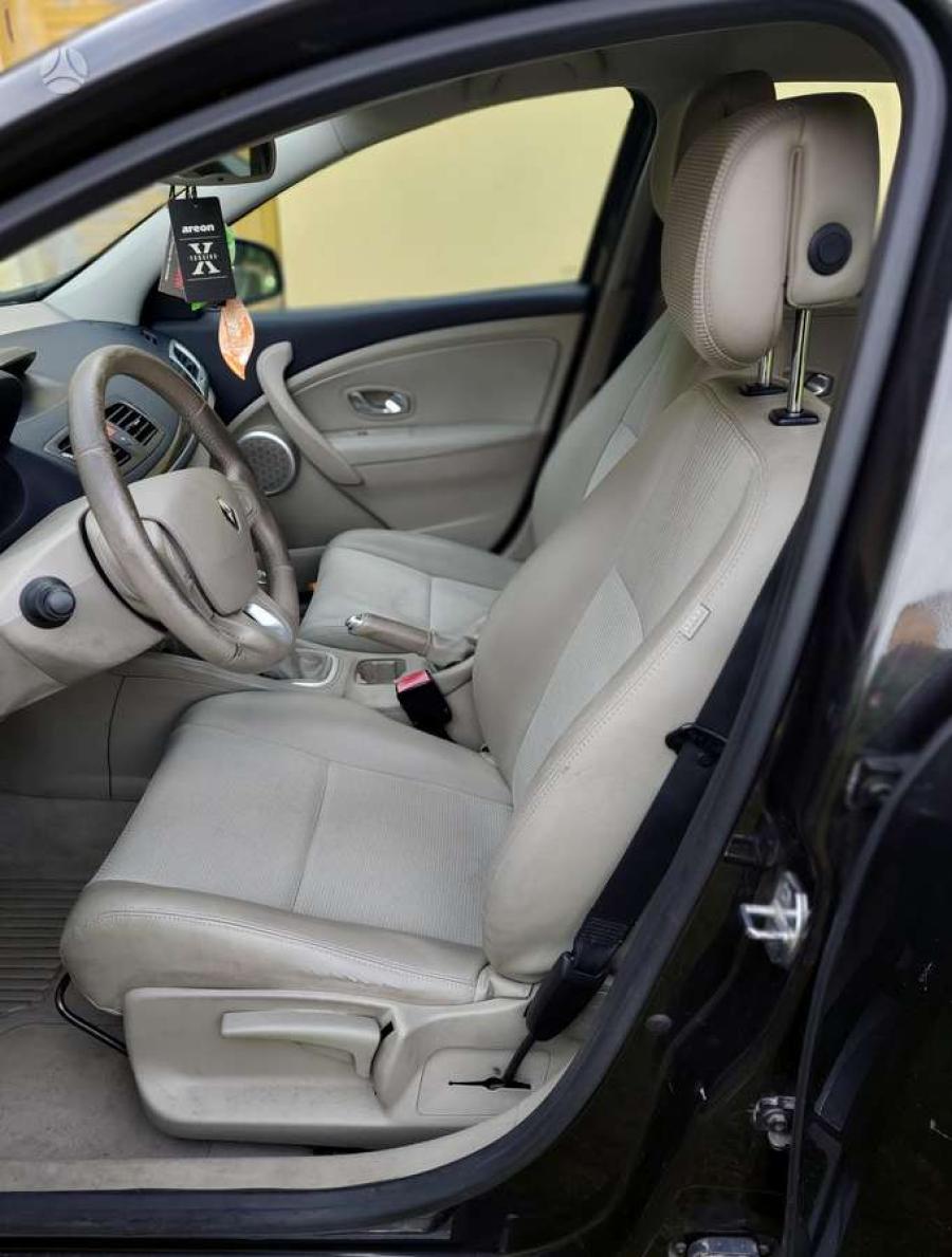 Melns Renault Megane 2009 Panevēža, ar dzinēja tilpumu 1.87 L un nobraukumu 186 tūkst. km par 2000 €, foto 11 vietnē AUTOMOTO.COM.LV