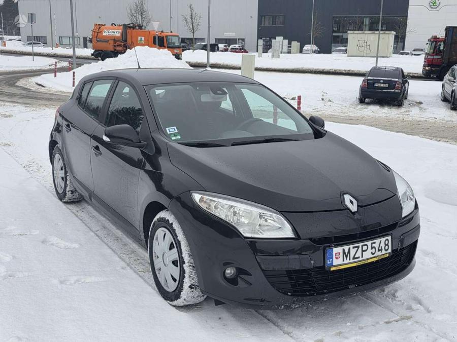 Black Renault Megane 2010 in Vilnius, with an engine capacity of 1.60 L and mileage of 205 thousand km for 1950 €, photo 2 on AUTOMOTO.COM.LV