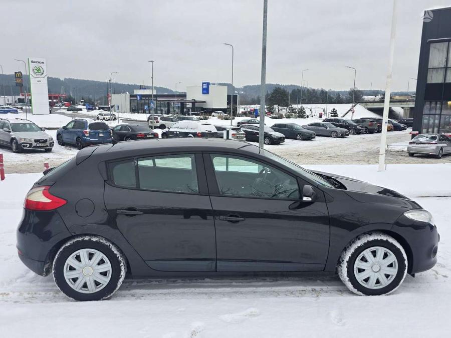 Black Renault Megane 2010 in Vilnius, with an engine capacity of 1.60 L and mileage of 205 thousand km for 1950 €, photo 5 on AUTOMOTO.COM.LV
