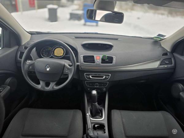 Melns Renault Megane 2010 Viļņa, ar dzinēja tilpumu 1.60 L un nobraukumu 205 tūkst. km par 1950 €, foto 9 vietnē AUTOMOTO.COM.LV
