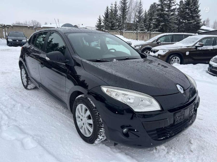 Black Renault Megane 2011 in Utena, with an engine capacity of 1.60 L and mileage of 249 thousand km for 2750 €, photo 3 on AUTOMOTO.COM.LV