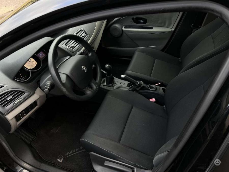 Black Renault Megane 2011 in Utena, with an engine capacity of 1.60 L and mileage of 249 thousand km for 2750 €, photo 6 on AUTOMOTO.COM.LV