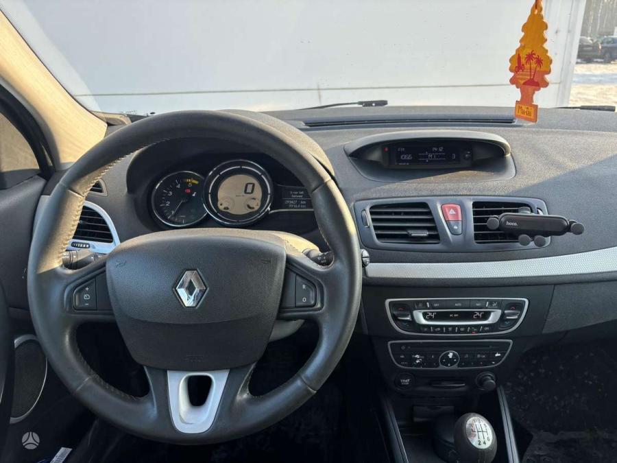 Black Renault Megane 2011 in Kaunas, with an engine capacity of 1.87 L and mileage of 290 thousand km for 2350 €, photo 10 on AUTOMOTO.COM.LV