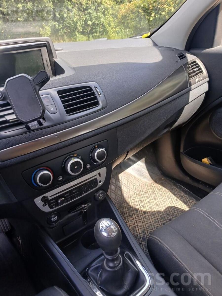 Melns Renault Megane 2013 Rīga, ar dzinēja tilpumu 1.50 L un nobraukumu 486 tūkst. km par 1500 €, foto 5 vietnē AUTOMOTO.COM.LV