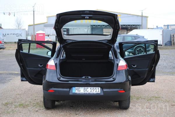 Black Renault Megane 2014 in Riga, with an engine capacity of 1.50 L and mileage of 226 thousand km for 4390 €, photo 8 on AUTOMOTO.COM.LV