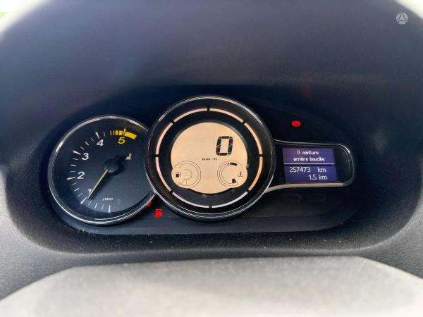 Black Renault Megane 2015 in Taurage, with an engine capacity of 1.46 L and mileage of 257 thousand km for 2800 €, photo 8 on AUTOMOTO.COM.LV
