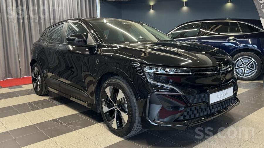 Black Renault Megane 2022 in Riga, with an engine capacity of 1.60 L and mileage of 104 thousand km for 20990 €, photo 4 on AUTOMOTO.COM.LV
