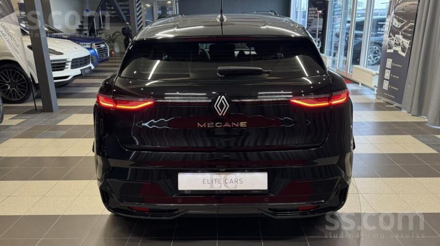 Black Renault Megane 2022 in Riga, with an engine capacity of 1.60 L and mileage of 104 thousand km for 20990 €, photo 10 on AUTOMOTO.COM.LV