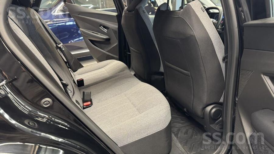 Black Renault Megane 2022 in Riga, with an engine capacity of 1.60 L and mileage of 104 thousand km for 20990 €, photo 13 on AUTOMOTO.COM.LV