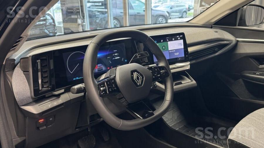 Black Renault Megane 2022 in Riga, with an engine capacity of 1.60 L and mileage of 104 thousand km for 20990 €, photo 17 on AUTOMOTO.COM.LV