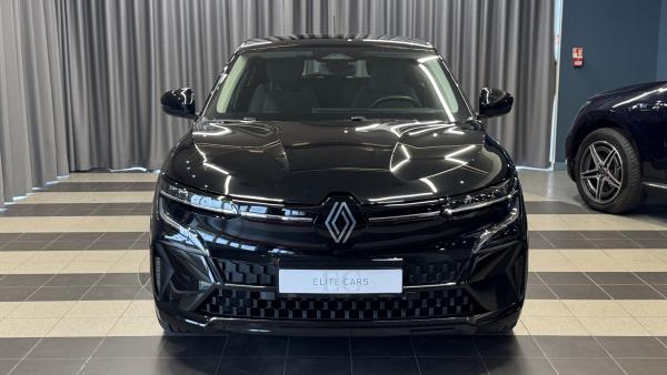 Black Renault Megane 2022 in Riga, with an engine capacity of 0.00 L and mileage of 104 thousand km for 20990 €, photo 1 on AUTOMOTO.COM.LV