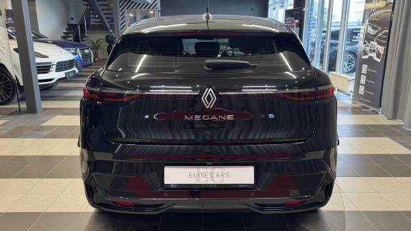Black Renault Megane 2022 in Riga, with an engine capacity of 0.00 L and mileage of 104 thousand km for 20990 €, photo 5 on AUTOMOTO.COM.LV