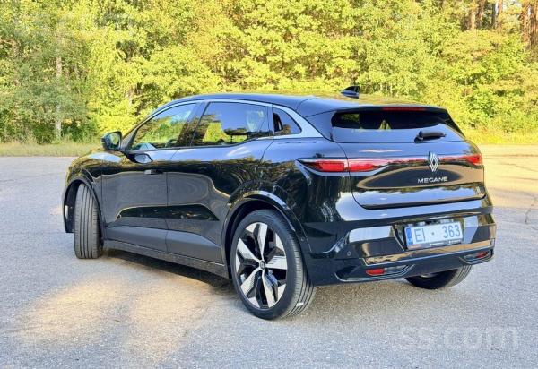 Black Renault Megane 2023 in Jurmala, with an engine capacity of 1.20 L and mileage of 31 thousand km for 23900 €, photo 3 on AUTOMOTO.COM.LV