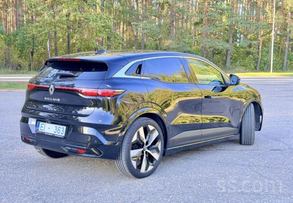 Black Renault Megane 2023 in Jurmala, with an engine capacity of 1.20 L and mileage of 31 thousand km for 23900 €, photo 5 on AUTOMOTO.COM.LV