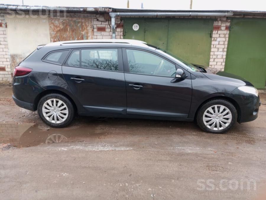 Black Renault Megane 2009 in Daugavpils, with an engine capacity of 1.90 L and mileage of 252 thousand km for 2850 €, photo 5 on AUTOMOTO.COM.LV
