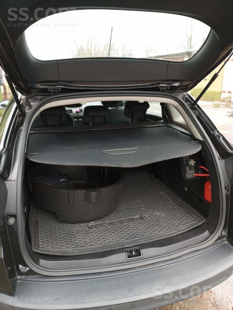 Black Renault Megane 2009 in Daugavpils, with an engine capacity of 1.90 L and mileage of 252 thousand km for 2850 €, photo 8 on AUTOMOTO.COM.LV