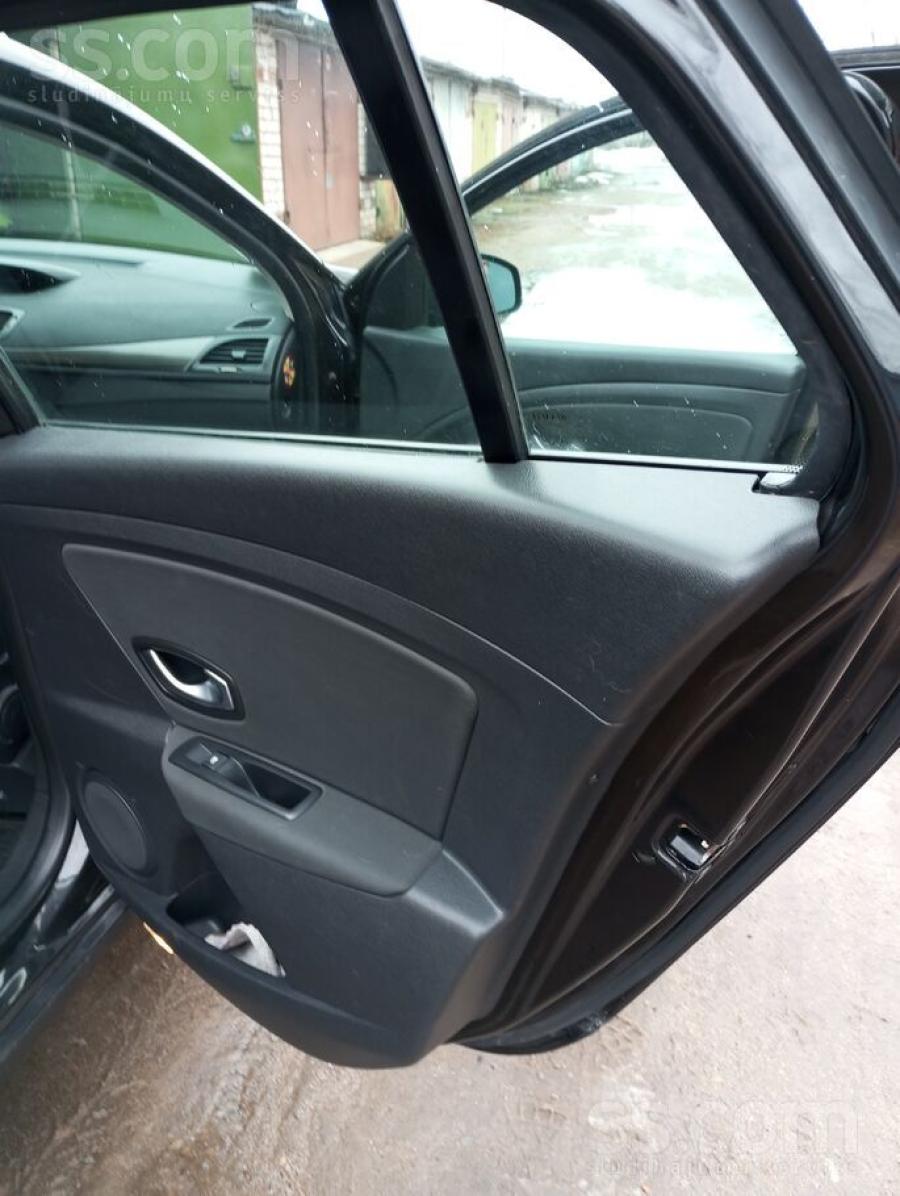 Black Renault Megane 2009 in Daugavpils, with an engine capacity of 1.90 L and mileage of 252 thousand km for 2850 €, photo 12 on AUTOMOTO.COM.LV