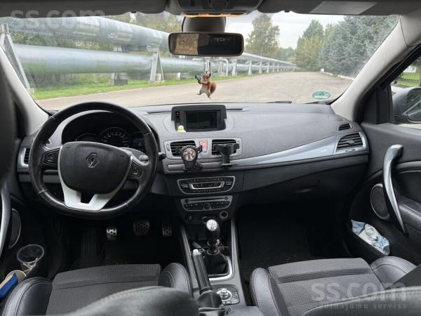 Renault Megane 2010 Rīga vietnē Melns Renault Megane 2010 Rīga, ar dzinēja tilpumu 2.00 L un nobraukumu 313 tūkst. km par 3500 €, foto 6 vietnē AUTOMOTO.COM.LV