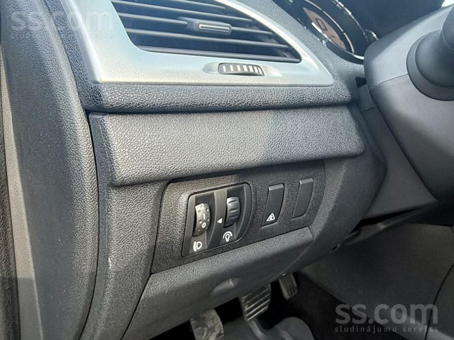 Black Renault Megane 2011 in Riga, with an engine capacity of 1.90 L and mileage of 0 thousand km for 3790 €, photo 15 on AUTOMOTO.COM.LV