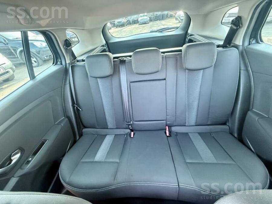 Black Renault Megane 2011 in Riga, with an engine capacity of 1.90 L and mileage of 0 thousand km for 3790 €, photo 16 on AUTOMOTO.COM.LV