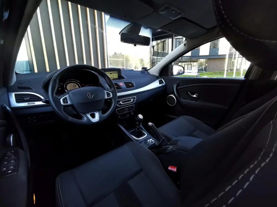 Black Renault Megane 2011 in Riga, with an engine capacity of 1.90 L and mileage of 298 thousand km for 2390 €, photo 3 on AUTOMOTO.COM.LV
