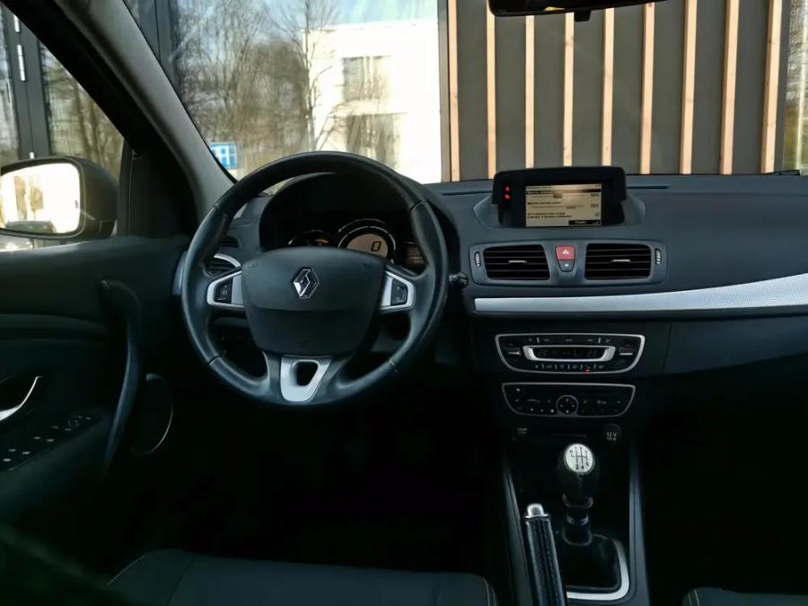Black Renault Megane 2011 in Riga, with an engine capacity of 1.90 L and mileage of 298 thousand km for 2390 €, photo 6 on AUTOMOTO.COM.LV