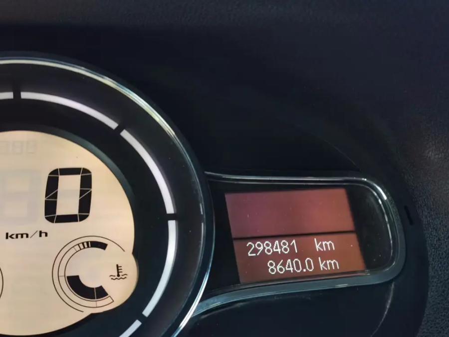Black Renault Megane 2011 in Riga, with an engine capacity of 1.90 L and mileage of 298 thousand km for 2390 €, photo 9 on AUTOMOTO.COM.LV