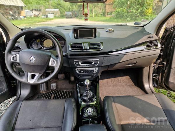 Black Renault Megane 2012 in Riga, with an engine capacity of 1.60 L and mileage of 347 thousand km for 1800 €, photo 5 on AUTOMOTO.COM.LV