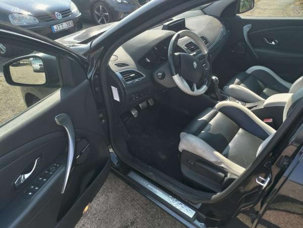 Black Renault Megane 2013 in Kaunas, with an engine capacity of 1.50 L and mileage of 280 thousand km for 4350 €, photo 2 on AUTOMOTO.COM.LV